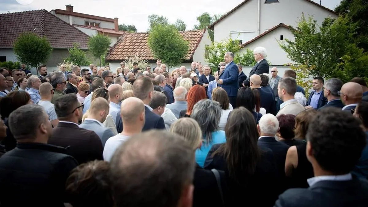Bezzeg Románia; Akciózó biztosítók; Megújuló autópályák; Ezért ...